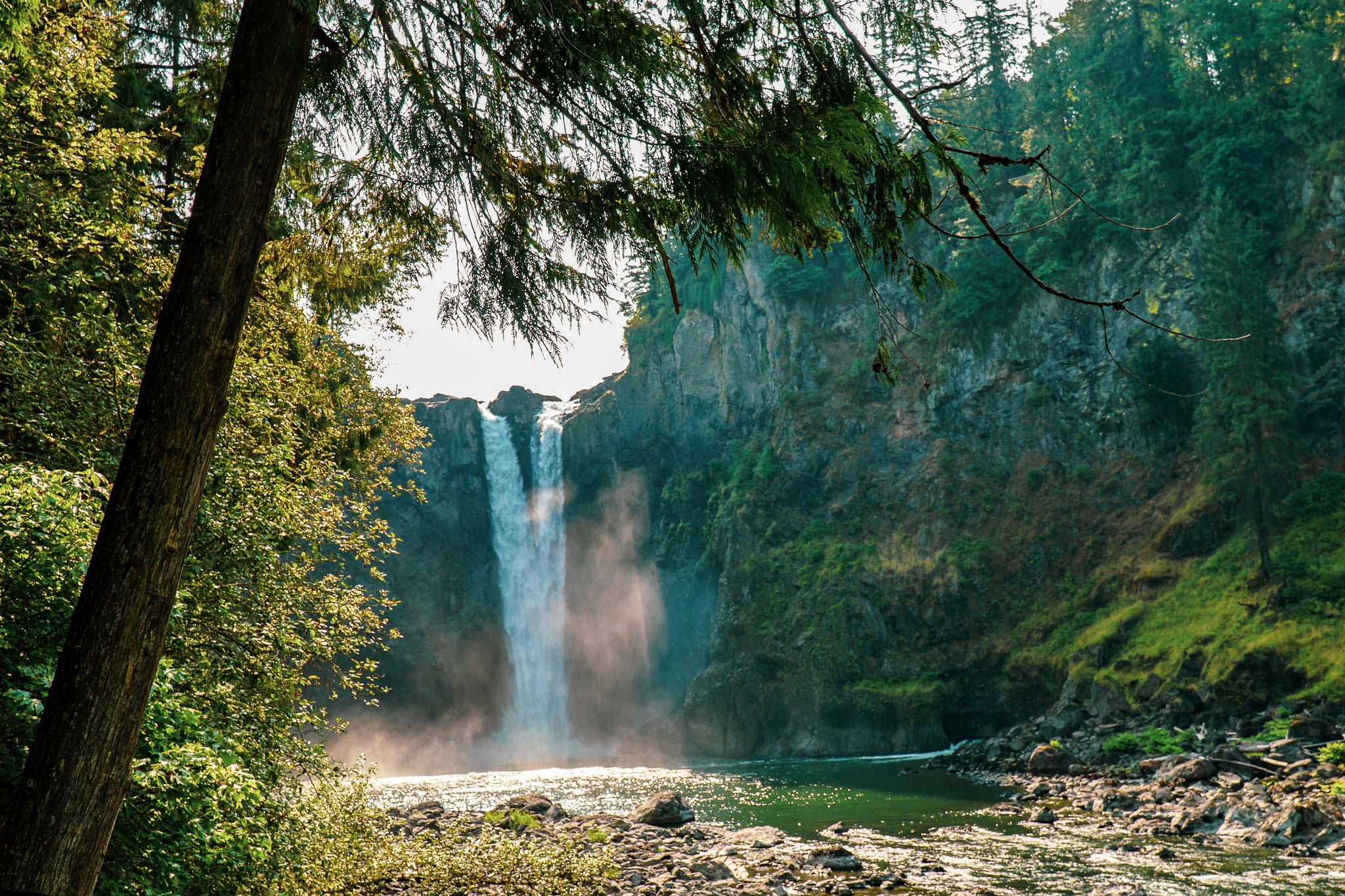 Snoqualmie Falls: A short walk to a beautiful view! - Travelffeine